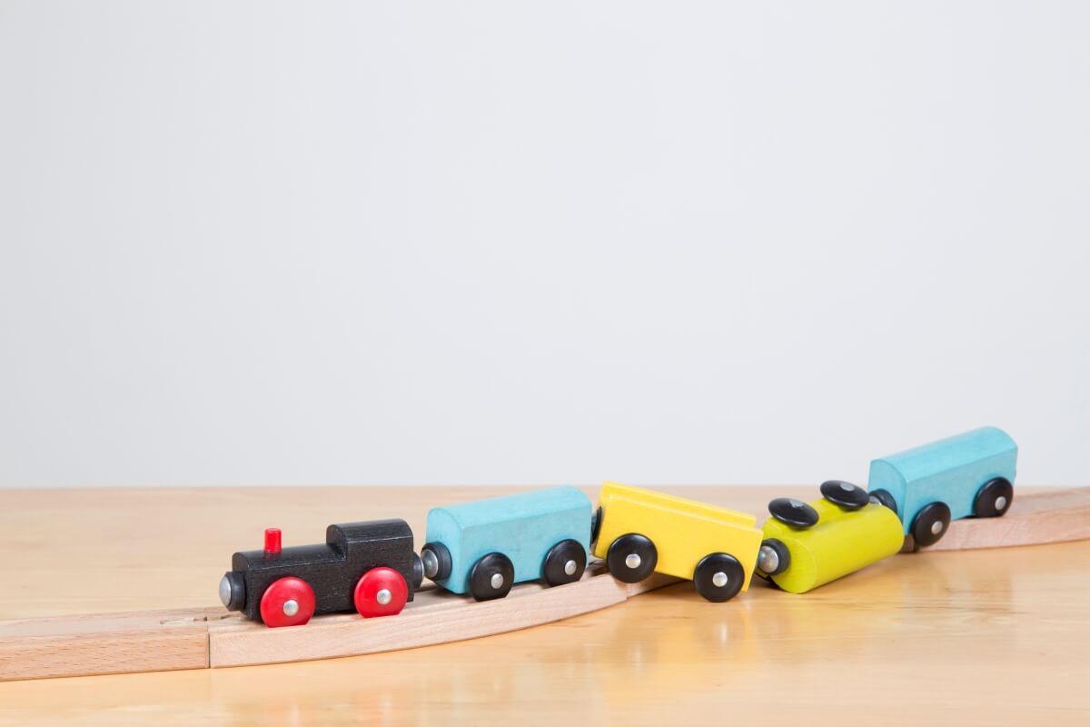 6 Phrases to Get a Derailed Conversation Back on Track - People Equation