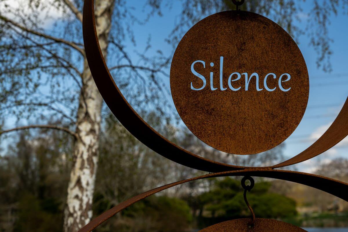 Why Silence At Work Is A Good Thing For Introverts And Extroverts Alike Why Silence At Work Is A Good Thing For Introverts And Extroverts Alike